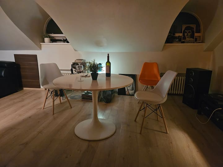 Mávahlíð 17 - Islândia