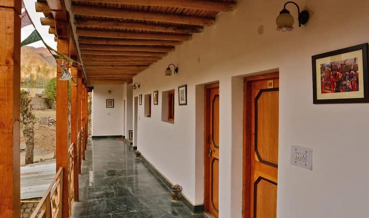 Yangphel Guest House. - Leh