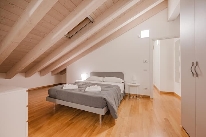 Davide Flat - 15 Min From Venice - Mira