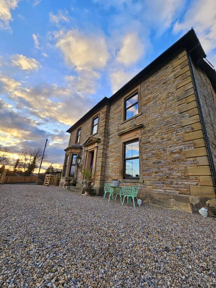 Greystonedale Mansion Sleeps 14 - Haltwhistle