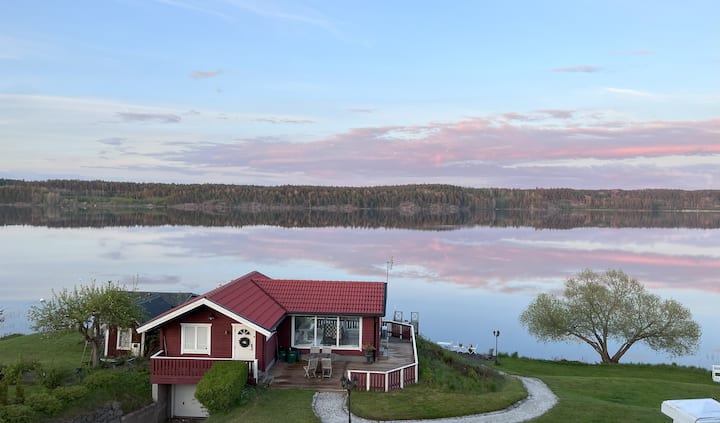 Lakeside Cabin With Sauna & Sunrise View - Askersund