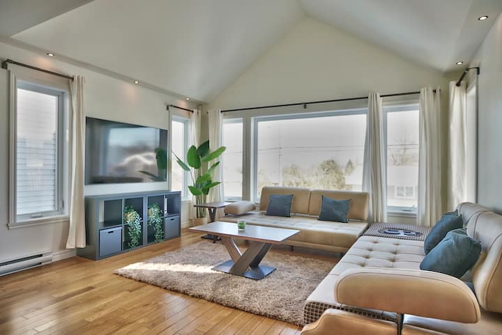 Dynamite 2bdrm House, King Bed, Parking, Sleeps 6 - Sherbrooke