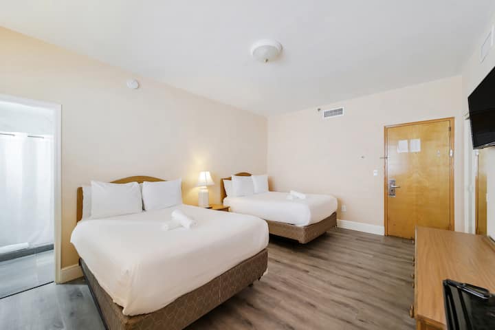 At Mine - South Beach Double Beds - South Beach, FL