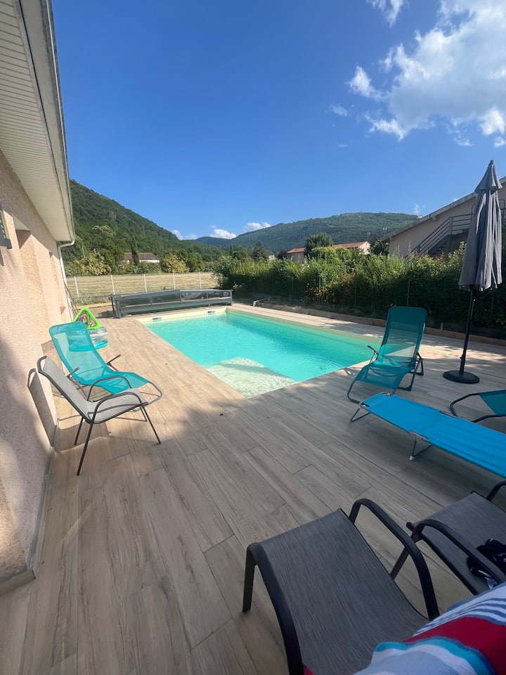 One Level Spacious 4 Bedroom House In The Pyrenees - Foix