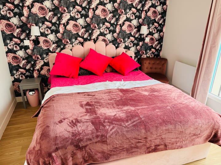Lux Pink Rose - à Paris - Le Bourget