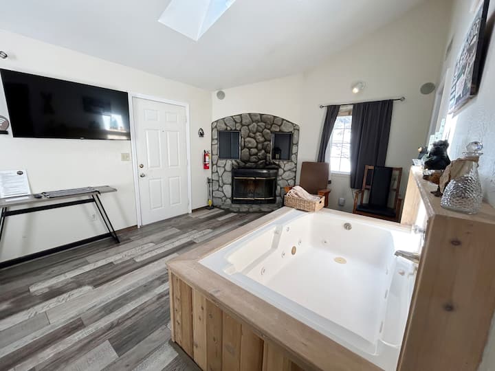 Jacuzzi Skylight Cabin No.18 - Big Bear Lake, CA