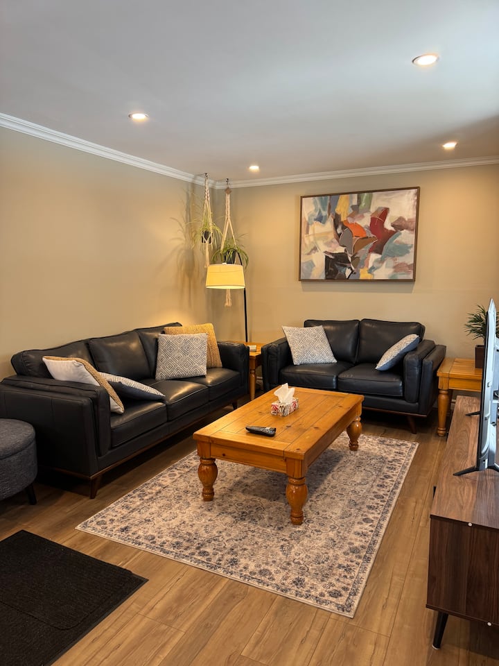 Urban Hideaway 2br Walk To Niagara Falls - Niagara Falls