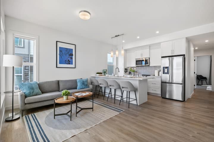Luxury Aspen 2br Home » 2 Car Garage » Netflix - Calgary
