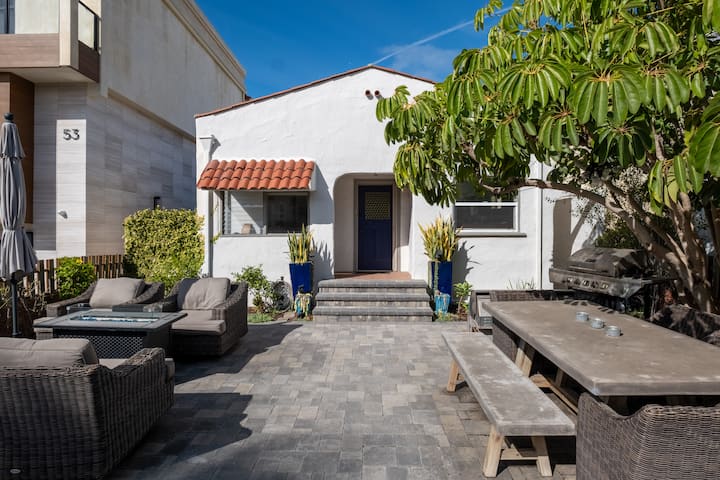 Beachside Bungalow 5 Minute Walk To Shore - Hermosa Beach, CA