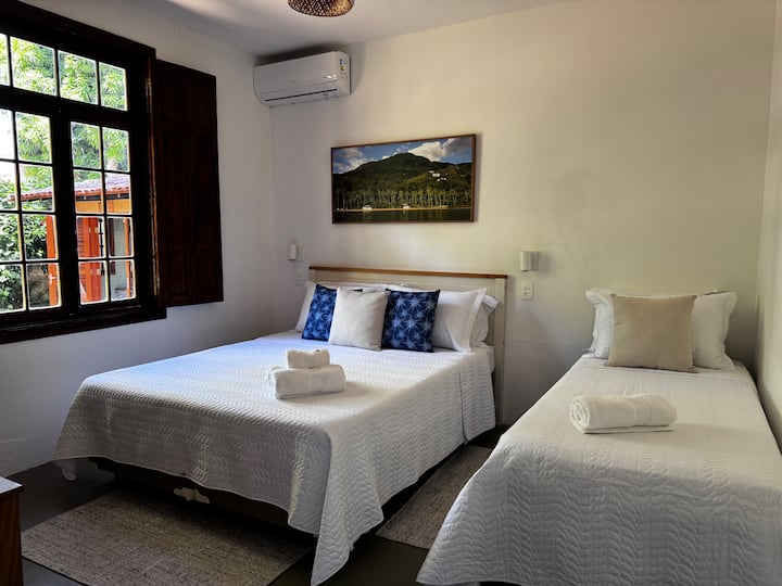 Suíte Paineira - Casa Alvorada - Ilhabela