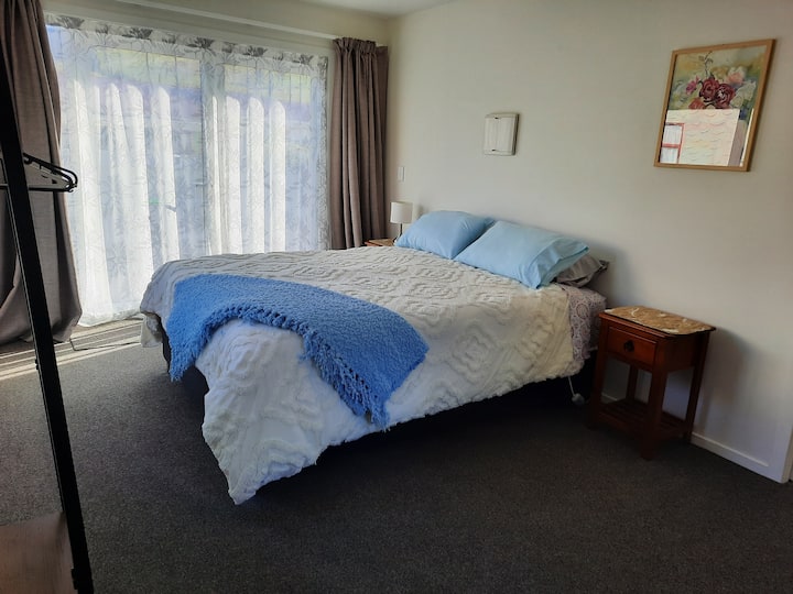 Warm Coastal Retreat - Brighton