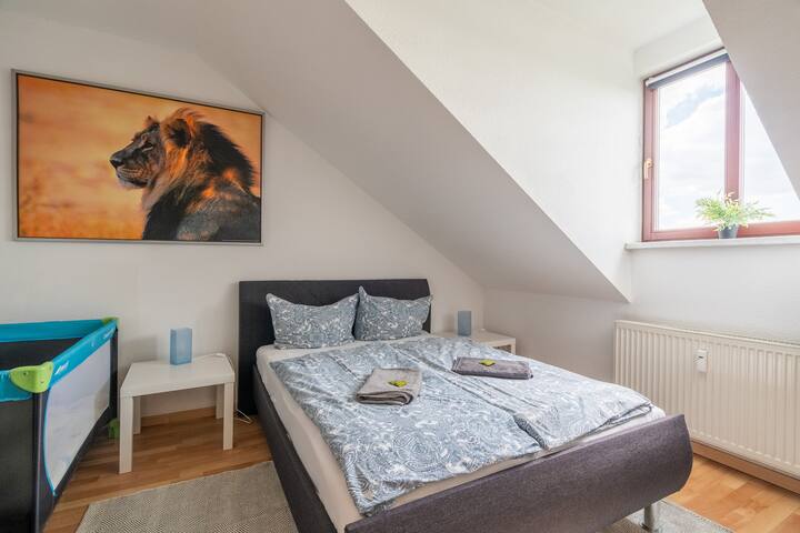 Niedliche Dachgeschosswohnung Mit Stadionblick - Leipzig