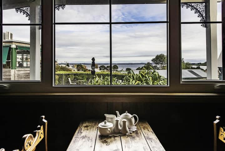 Touchwood Bayview Suite - Stanley