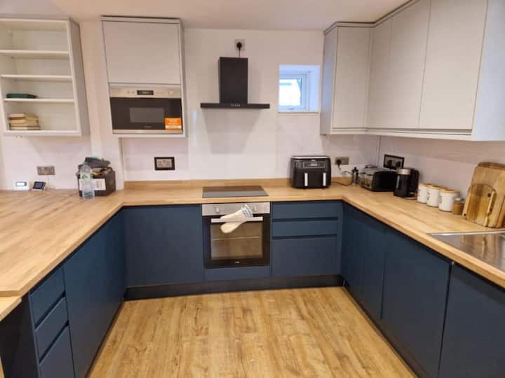 Stylish Suite 3.5miles To Leighton Hospital Wi-fi - Crewe