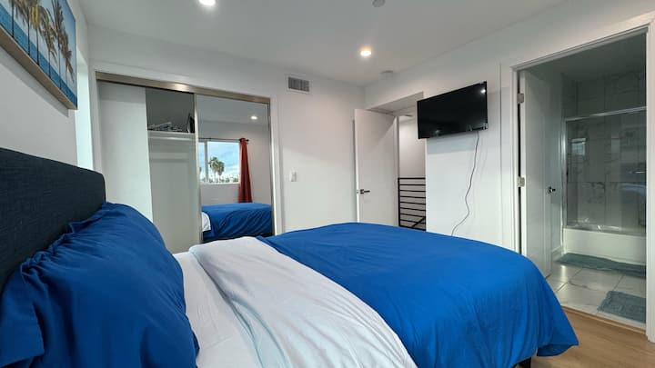 Cozy Modern Home With Beautiful, Bright Interiors - West Hollywood, CA