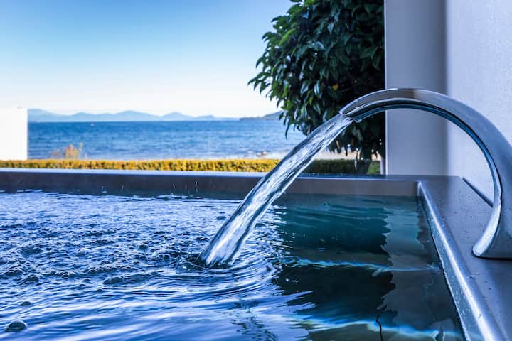 Epic Lakefront Apartment - Spa, Pool And Gym - Taupō