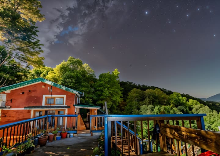 Goldi Cottage| 2 Duplex Cottage Rooms|by Homeyhuts - Mukteshwar