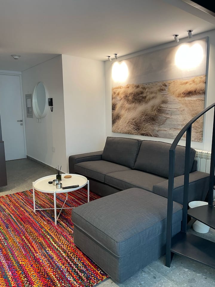 B5 - Unique Loft With City View, Gemayze Beirut - Bejrut