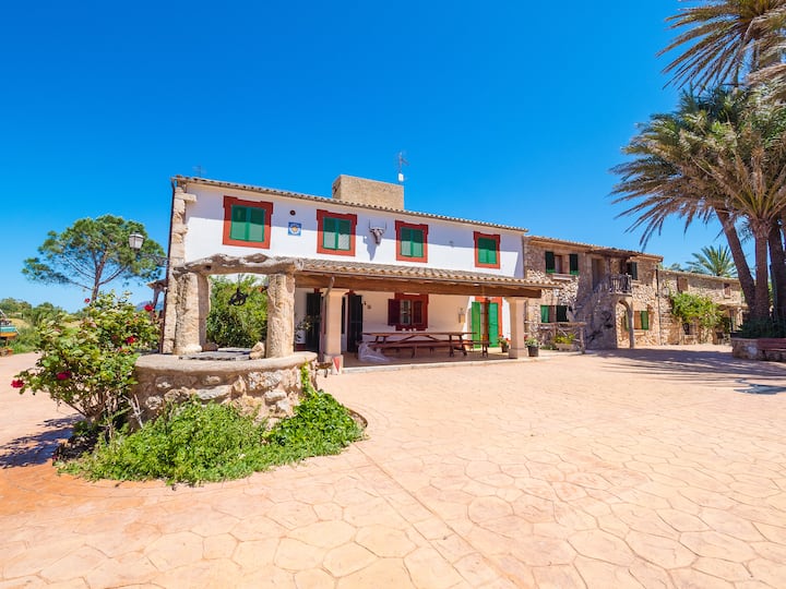 Finca Rústica Con Exteriores Y Piscina Para Grupos - Alcúdia