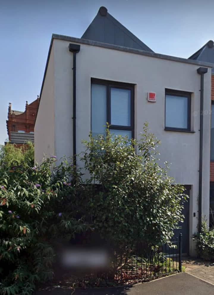 2 Bedroom Modern House - Leicester