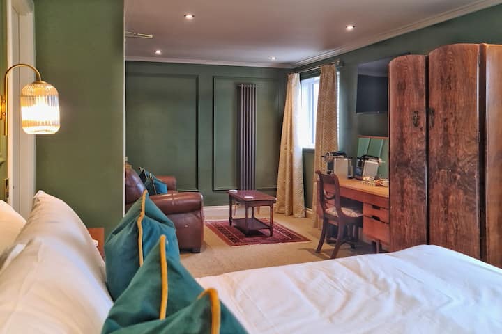Alyth Hotel, Super-king Suite - Blairgowrie and Rattray