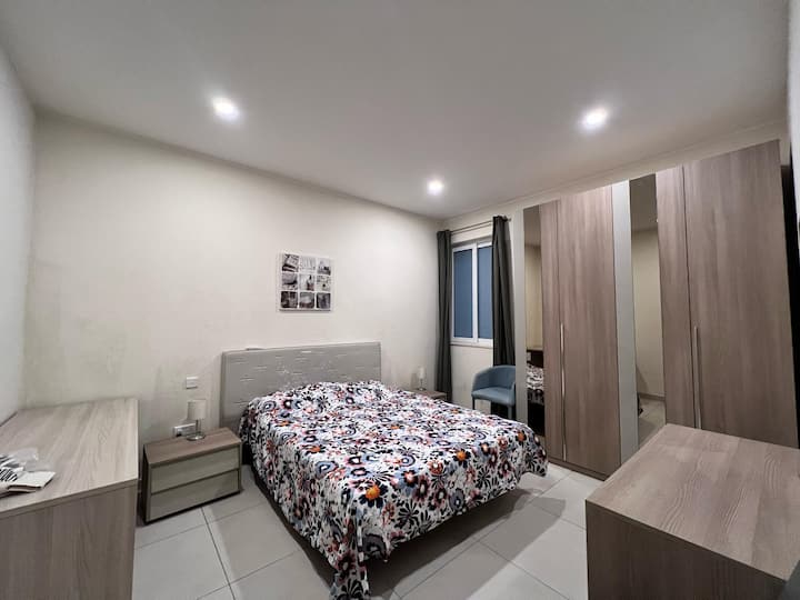 Ensuite Room In Balluta Bay - Malte