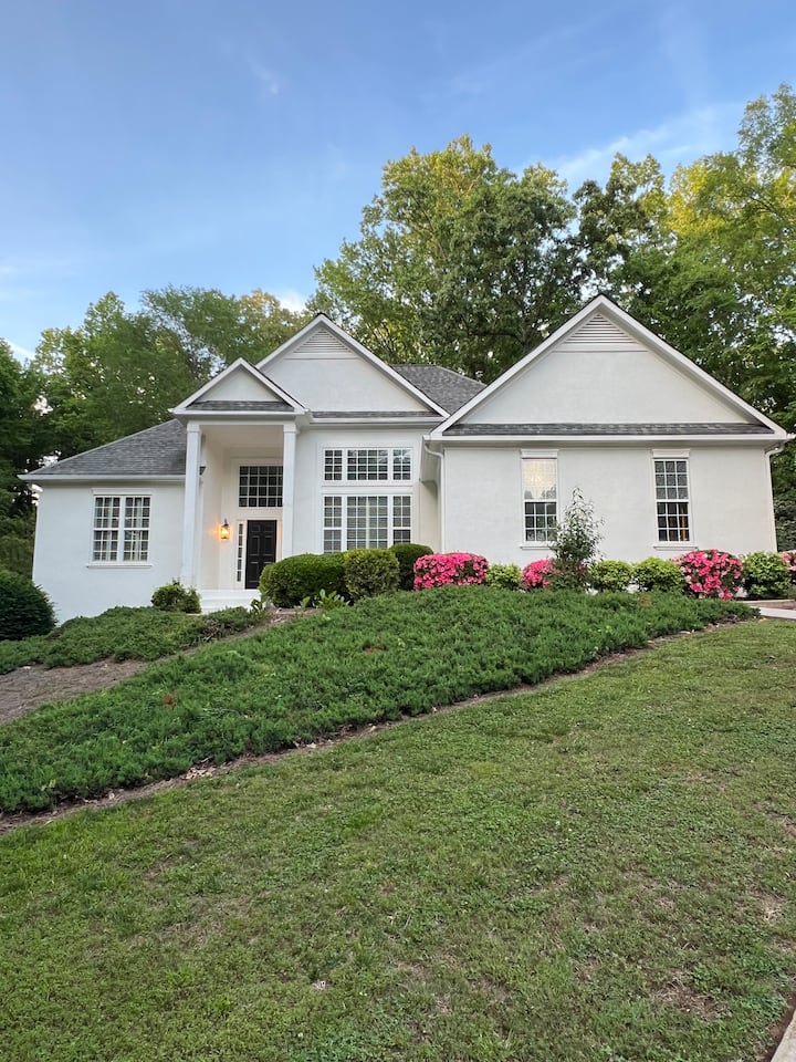 The Peachtree Retreat - Peachtree City, GA