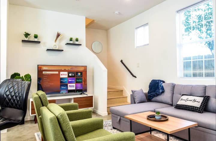 Essex Art District Charmer - San Antonio, TX