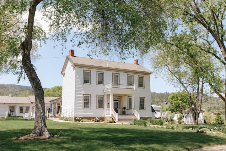Bybee Estate Historic Inn - Jacksonville, OR