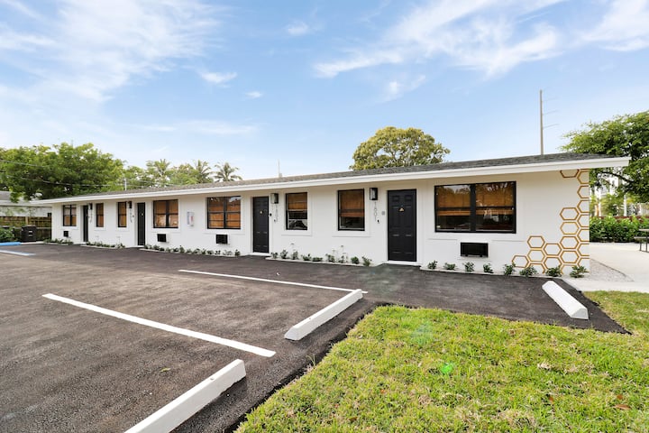 The Bumblebee - West Palm Beach, FL