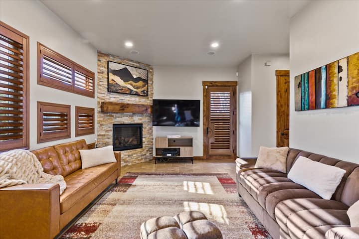 Reno Basecamp | 2 King Suites, Walk To Food & Fun - Reno, NV