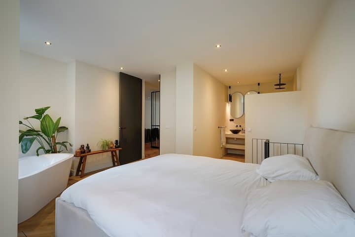 Stylish & Spacious Home - Monster