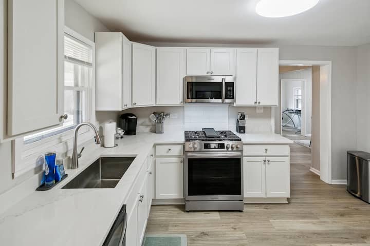 Home W/ Separate In-law Suite - Lincolnshire, IL