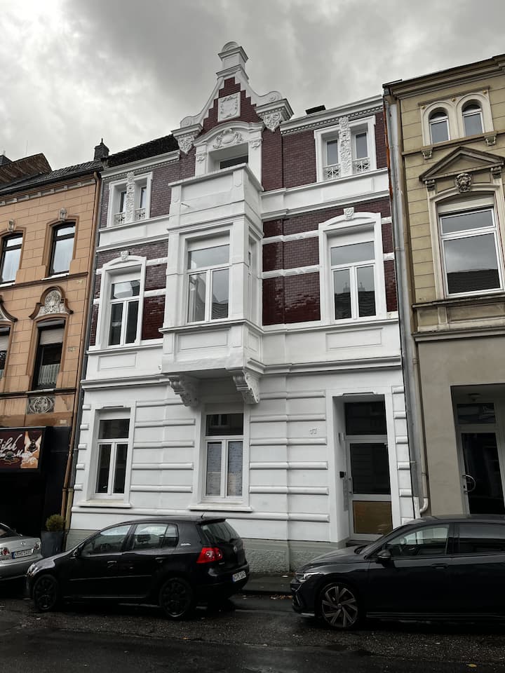 Central 3-bedroom Apartment In Bergisch Gladbach - Cologne