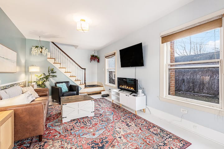 Cozy Furnished Carriage House - Grand Rapids, MI
