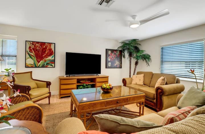 Tropical Breeze Villa - Sleeps 8 - Fort Myers, FL