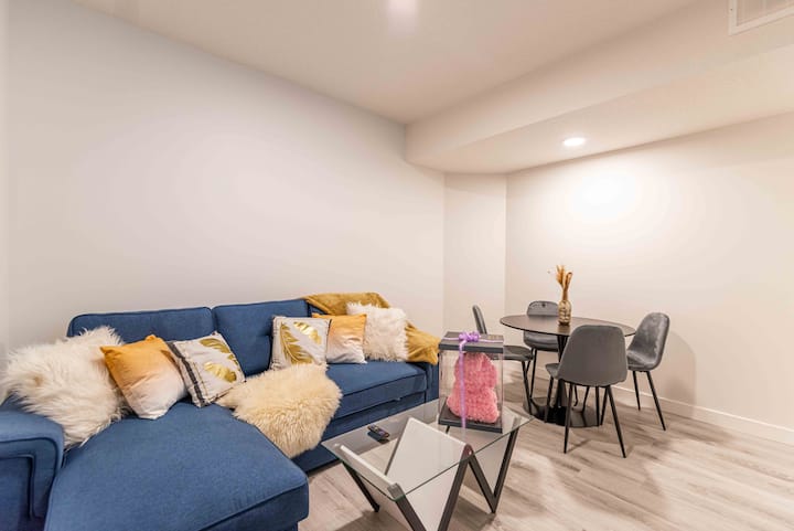 *Cute Legal Basement Suite*sleep3/near St. Alberta - Canadá