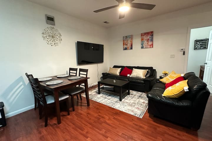 Cozy Urban Retreat Near Downtown - Oakland, CA