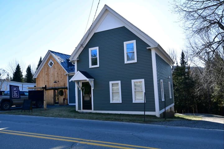 Dwell, An Elevated Lodging Experience Trail Access - Pittsburg, NH