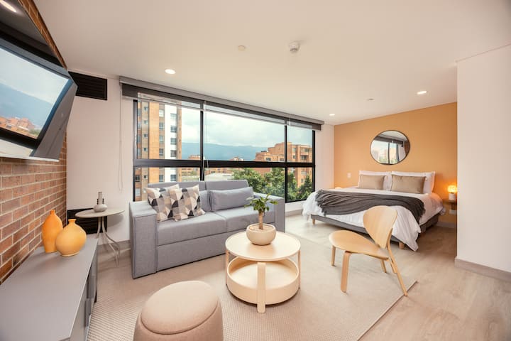 Modern-chic Apt With Sofa Bed & Views In Laureles - Prado, Colombia