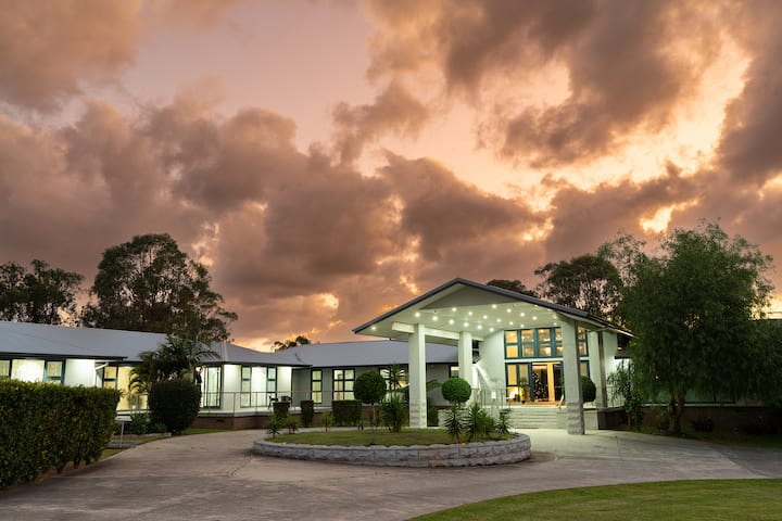 Suite 1 - Lake Macquarie Manor - Morisset