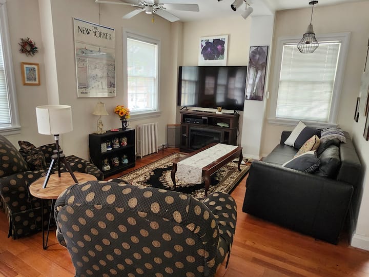 Fun & Funky Downtown W/ Patio, Elevator, W/d &More - Charlottesville, VA