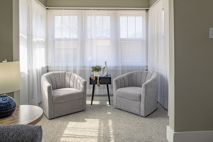 Sunlit Cottage | Near Sanford + Usf/augie - Sioux Falls, SD