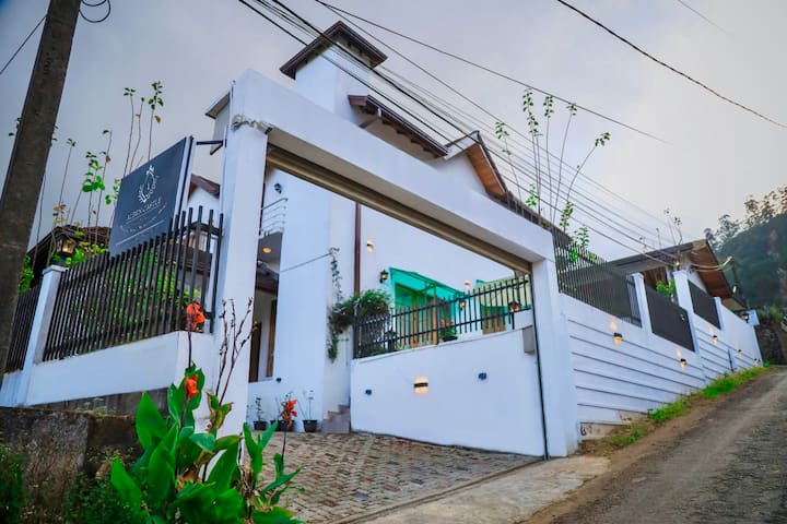 Exclusive Luxury Bungalow In Nuwara Eliya - Nuwara Eliya