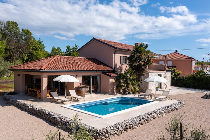 Charming Villa Oliveti With Pool & Sauna - Malinska