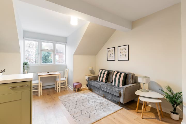 Bright And Modern Clapton Loft - London