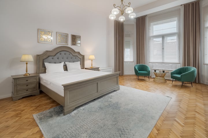 Royal 120mp Centru Istoric - Oradea