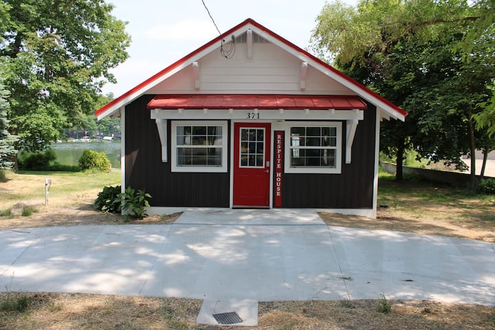 Lakefront Home
Barrier-free  
Fully Ada  Compliant - Horseshoe Lake, Gowen