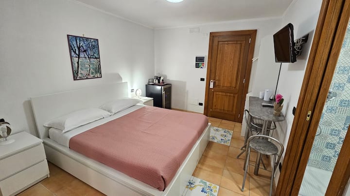 Vittoria Guest House - Camera Singola Deluxe - Salerno