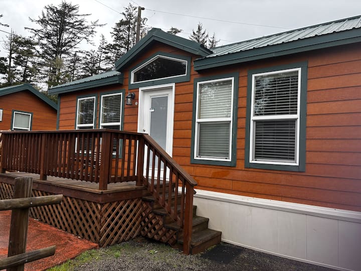 Comfy & Cozy Lux Cabin In Resort - Waldport, OR